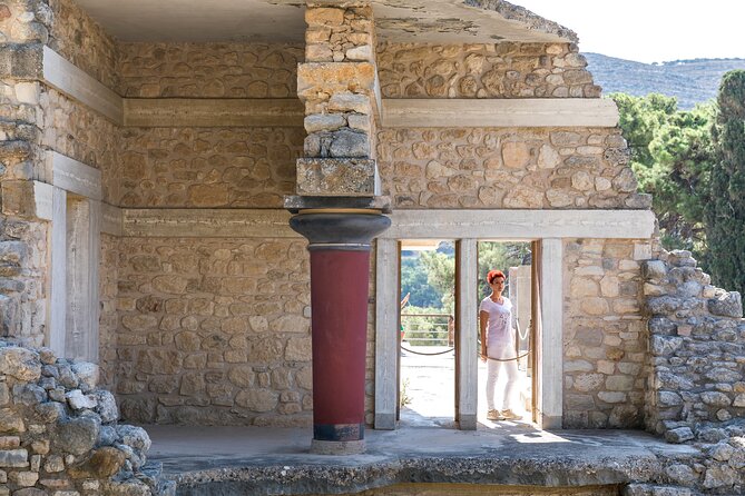 Labyrinth of Knossos Skip-the-Line Ticket with Tour Guide - The Value of a Guided Experience