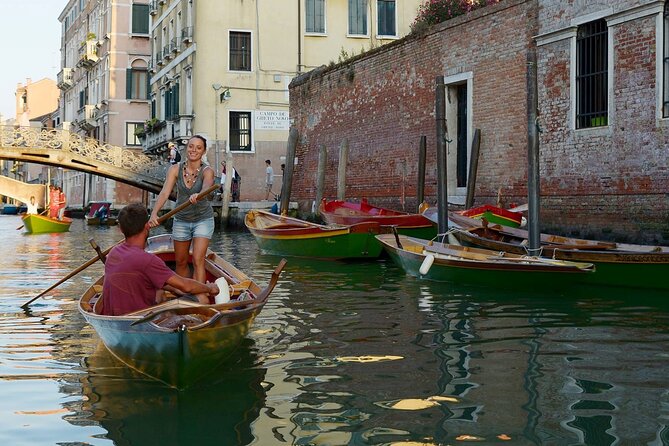 Learn to Row in the Venice Canals - Accessibility and Practical Considerations