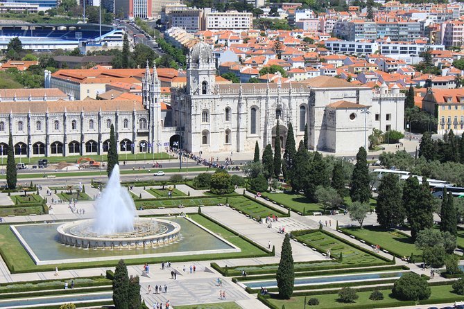 Lisbon Downtown & Alfama with a guide Walking tour - Reviews: Authentic Voices