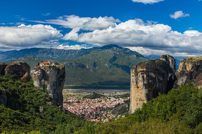 Meteora Day Trip with Multilingual Audioguide & Lunch - Visiting the Caves and Monastery Complexes