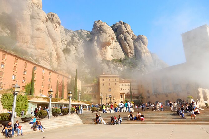 Montserrat Day Trip with Lunch and Wine Tasting from Barcelona - Wine Tasting in Penedès: A Regional Gem