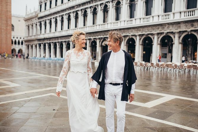 Private Gondola ride and Photo Session in Venice. - The Authenticity Factor