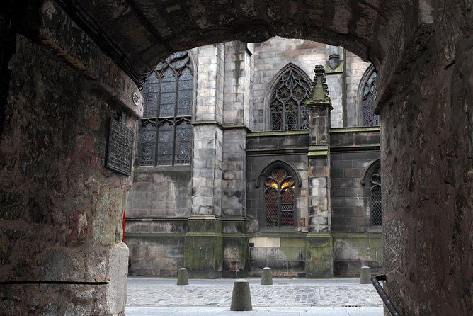 Royal Mile and Edinburgh Castle - Small Group Walking Tour - FAQ