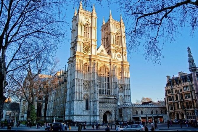Royal Westminster and Changing of the Guard Tour - The Experience of Walking with an Expert Guide