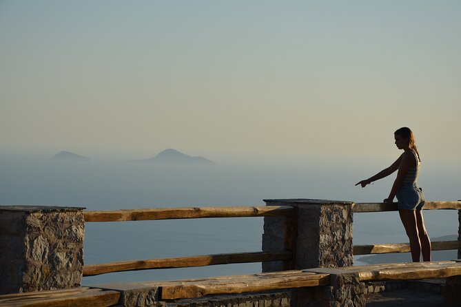 Santorini Highlights Small-Group Tour with Wine Tasting option - Who Should Consider This Tour?