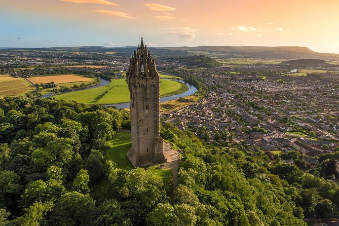 Stirling, Highlands & Distillery in Spanish - Queen’s View: A Highland Panorama