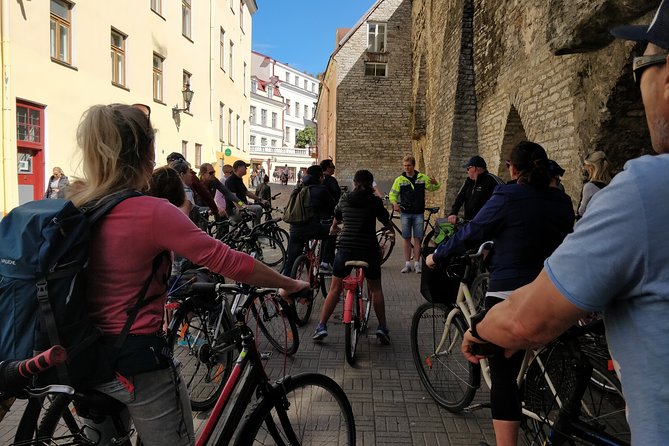 Tallinn Bike Tour with Electric Bikes - The Perfect Fit for Who?
