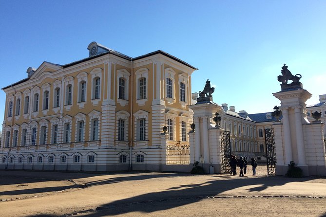 Tour from Riga - Vilnius via Bauska, Rundale, The Hill of Crosses - Transportation and Group Experience