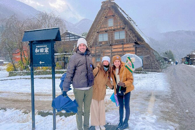 World Heritage Shirakawa-go and Experience Tours from Kanazawa - The Experience: Transportation and Group Dynamics