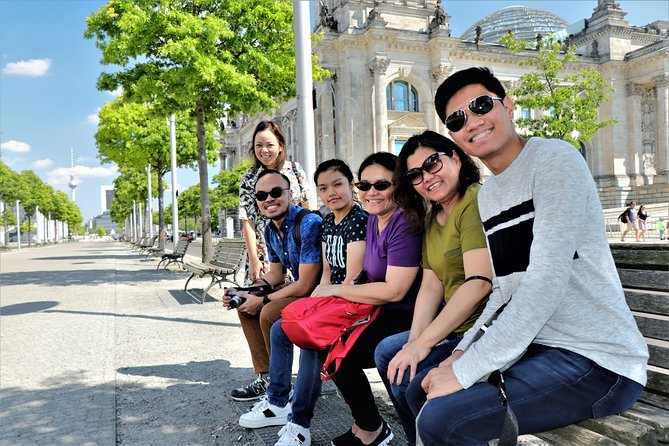 5hours: Guide, Chauffeur & Photographer in Berlin private Tour - FAQs