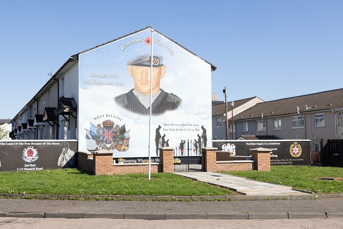 Black Taxi Tour and Crumlin Road Gaol tour Combo - The Overall Value