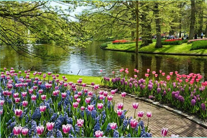 Day Trip to Keukenhof Gardens from Amsterdam with Tour Guide - The Guide: Engaging or Not?