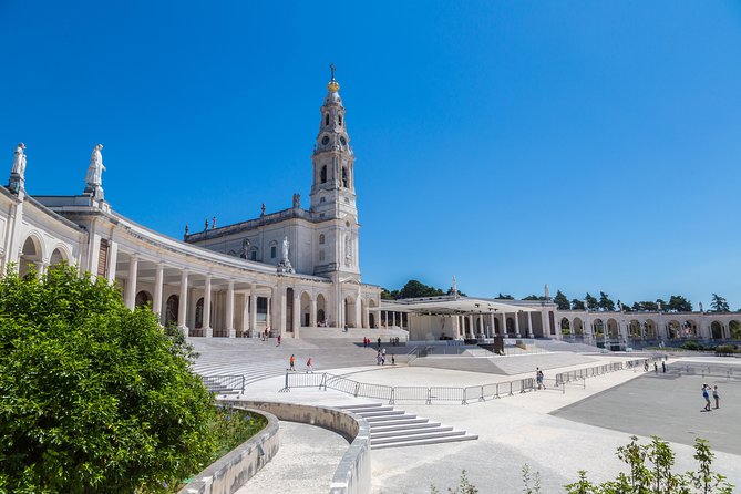Fatima Batalha Nazaré Óbidos Small Group Tour From Lisbon - Authentic Experiences and Highlights