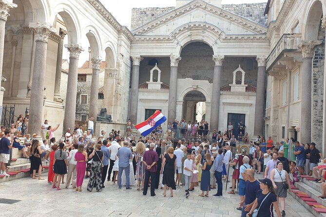 History Split Walking Tour in French -Small group - FAQ