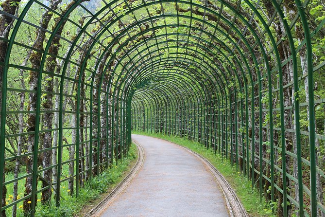Neuschwanstein Castle and Linderhof Palace Day Trip from Munich - Authentic Experiences and the Guide’s Role