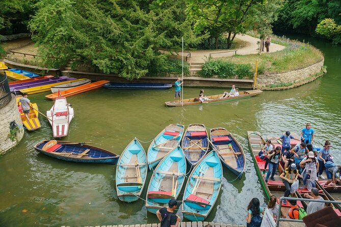 Oxford | Alumni-Led Walking Tour w/opt New College - The Town-Gown Relationship and Local Life
