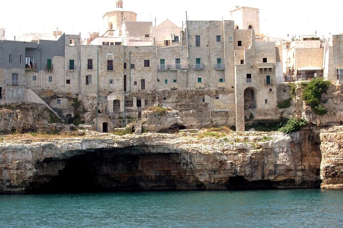 Polignano a Mare boat tour emotions, caves, diving and appetizers - Authenticity and Atmosphere
