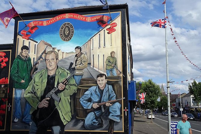 Political Taxi Tour Belfast (1-7 People) - The Sum Up