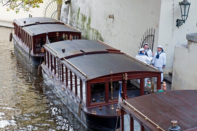 Prague Guided Walking Tour and Cruise with Authentic Czech Lunch - Who Is This Tour Best For?