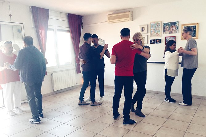 Rooftop Tango Lesson & Drinks in Barcelona - Authenticity and Cultural Experience