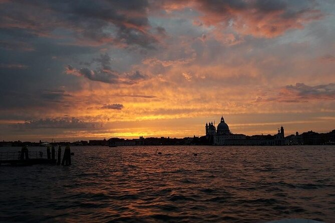 Sunset Traditional Boat Tour with Prosecco - FAQs