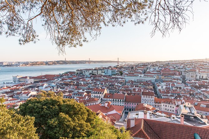 1.5 Historical Tour Lisbon Center and Viewpoints Private Tuk Tuk - FAQs