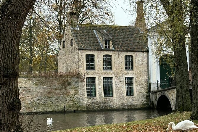 2-Hour Historical Walking Tour in Bruges with Praline Included - Final Thoughts: Who Is This Tour Best For?