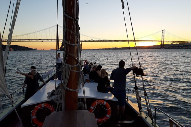 2-Hour Lisbon Traditional Boats Sunset Cruise with White Wine - Reviews Snapshot: What Real Travelers Say