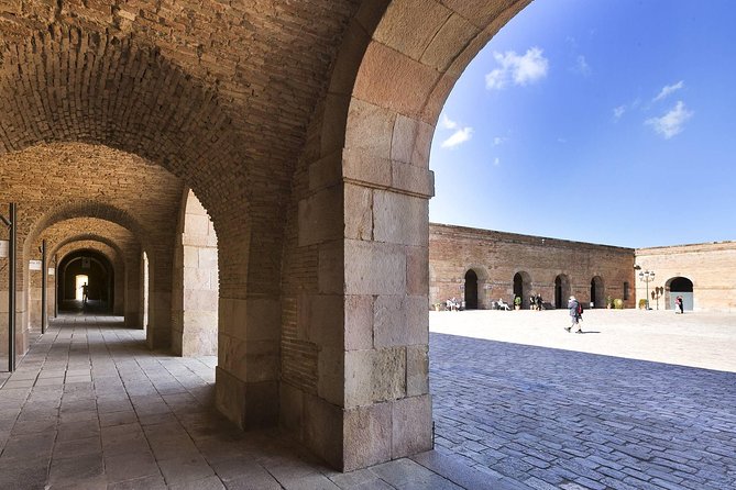 Barcelona: Old Town, Montjuic Castle, Cable Car Small Group Tour - FAQ