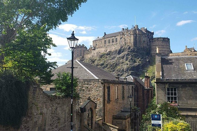 Edinburgh Castle Guided Walking Tour in English - FAQ