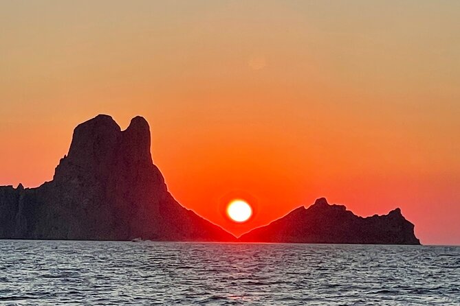 Full-Day Private Sailboat Tour of Ibiza and Formentera - Who Should Consider This Tour