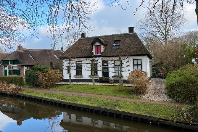 Giethoorn and Zaanse Schans Day Tour Small Group Incl. Boat Ride - FAQ