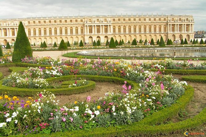 Giverny's House & Gardens plus Versailles Palace Day Trip with Lunch from Paris - FAQ