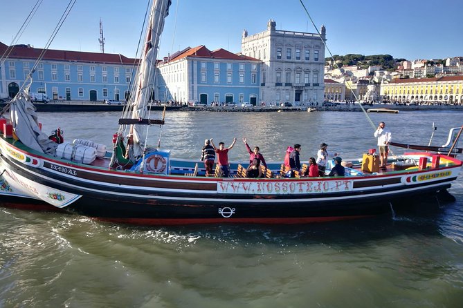 Lisbon Traditional Boats - Guided Sightseeing Cruise - Additional Amenities and Tips