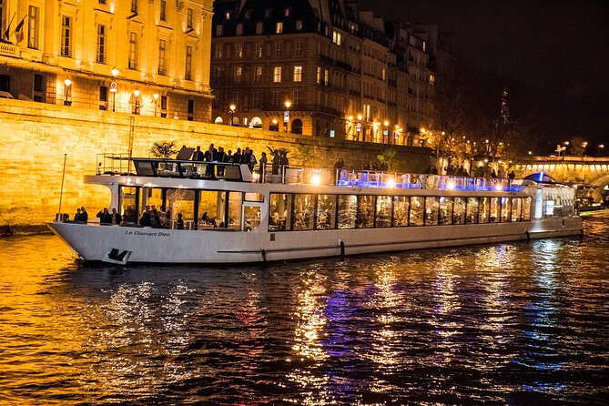 Paris Gourmet Dinner Seine River Cruise with Singer and DJ Set - Frequently Asked Questions