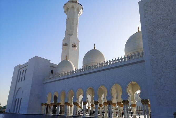 Private Abu Dhabi City Tour with Pick up from Dubai or Abu Dhabi - Marina Mall (1 hour)