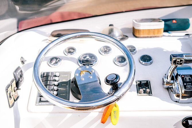Private Boat Tour with Open Bar Lake Como 7 Pax - The Sum Up