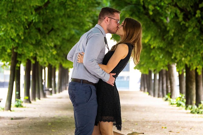Professional Photo Shoot Walking Tour in Central Paris - Accessibility and Practicalities