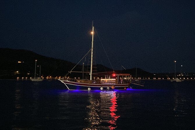 Queen Bee Sunset Cruise with Swim Stops and Dinner - The Sum Up