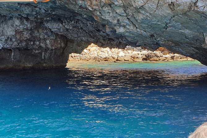 Round of Antiparos & Despotiko with Traditional Boat - FAQ