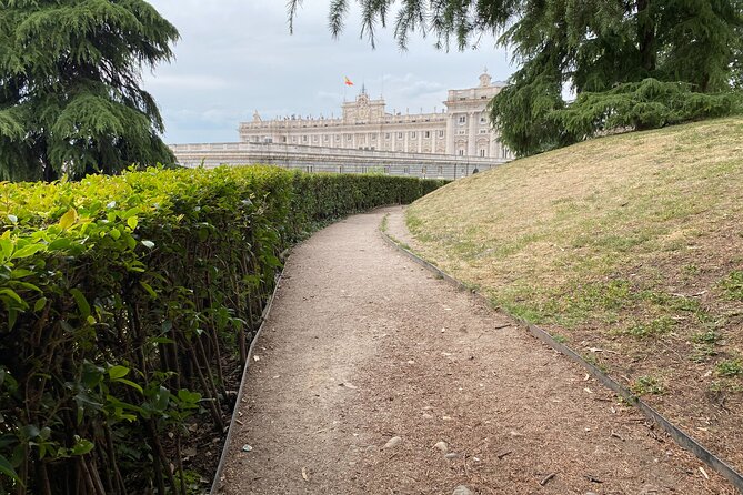 Royal Palace Madrid Small Group Tour with Skip the Line Ticket - Practical Tips for Travelers
