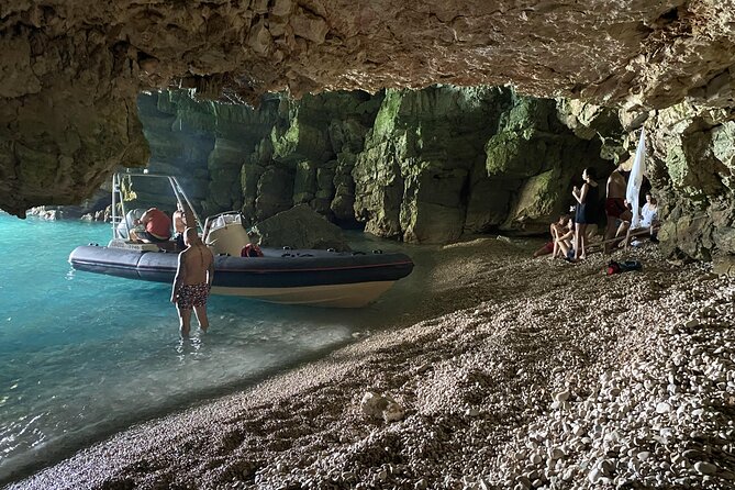 Speed Boat Tour to National Park and Grama Bay - The On-Board Experience