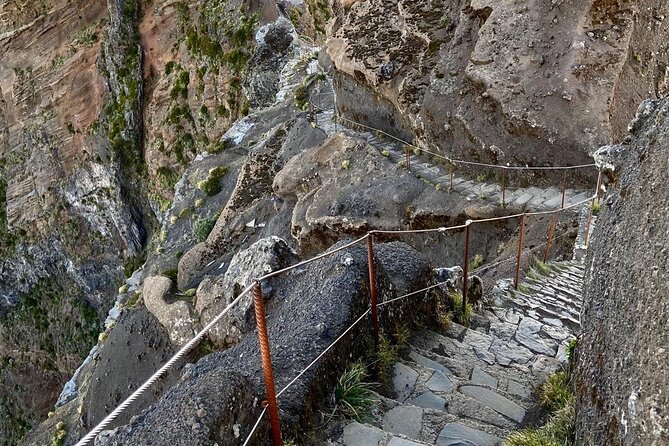 Sunrise Transfer To Pico Do Arieiro, Hike To Pico Ruivo & Return From Teixeira - Who Should Book This Tour?
