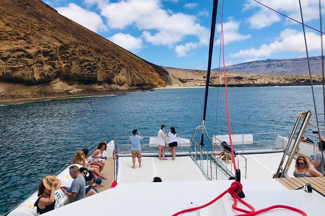 Lanzarote: La Graciosa island cruise with lunch and water activities - FAQs