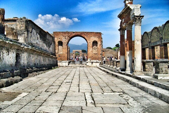 Pompeii & Mount Vesuvius Tour with Guided Visit, Tickets & Lunch - FAQ