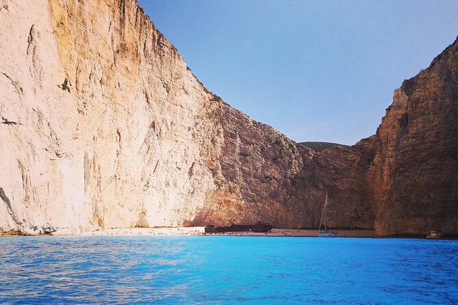 Private 7m 250hp speed boat tour Shipwreck Blue caves up to 8pax - FAQ