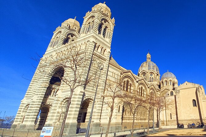 Marseille Guided Tour for 4 Hours with a Bilingual Local Guide - Palais du Pharo and Surroundings