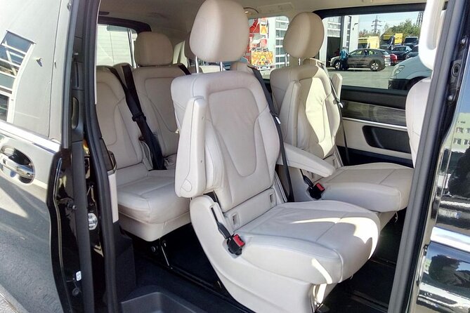 Private Transfer from Prague Airport to Prague City Hotels 1 - 7 pax - FAQ