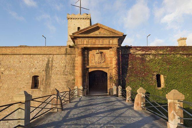 Barcelona Best Views: Old Town, Cable Car and Montjuic Castle - FAQ