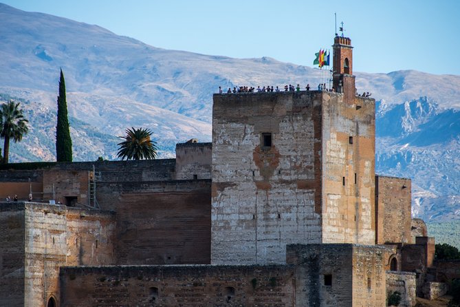 Alhambra Tour and Nazaries Palaces with Hammam Massage Experience - Key Points